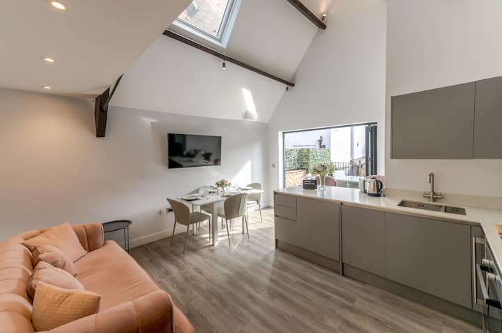 Dahlia - Modern Apartment In Town Centre - Shrewsbury