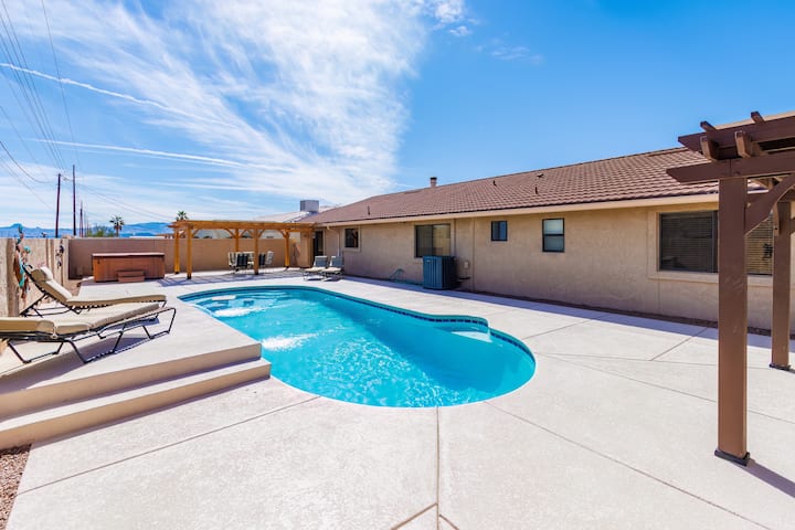 Come Stay At The Pirate’s Den In Lake Havasu! - Lake Havasu City, AZ