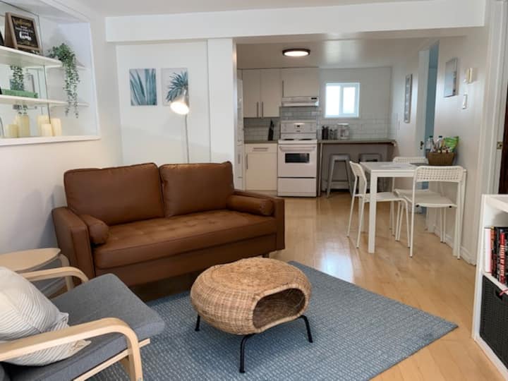 Cozy 2 Bdrm - Commercial Dr, Trout Lake & Skytrain - Vancouver