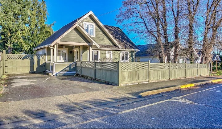 Cosy Bed-sit In Chemainus Home - Chemainus