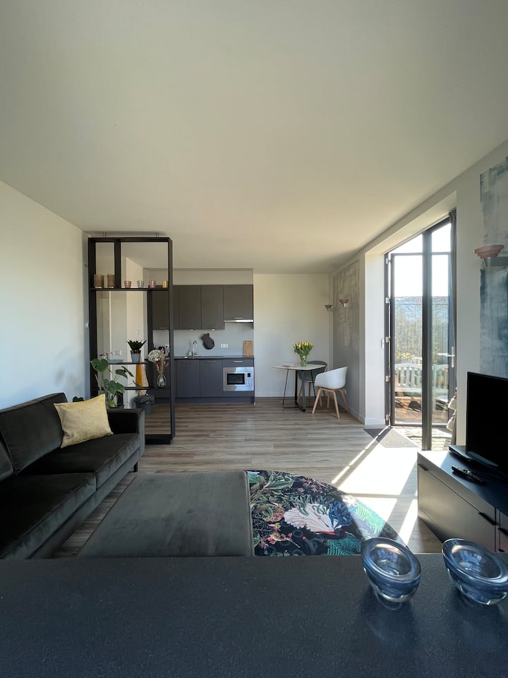 Fijne Zelfstandige, Complete Studio Met Tuin. - Weesp