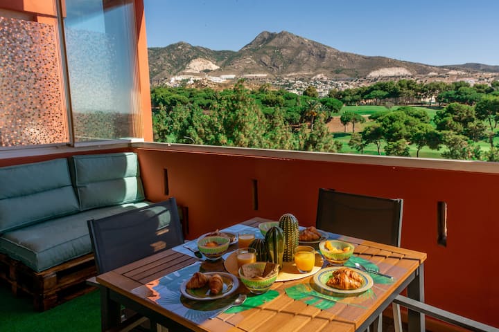 Apto Con Preciosa Terraza Frente A Campo De Golf - Benalmádena
