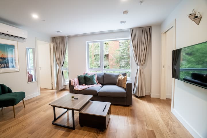 Contemporary 2br Suite Downtown | Walk To Old-port - Brossard