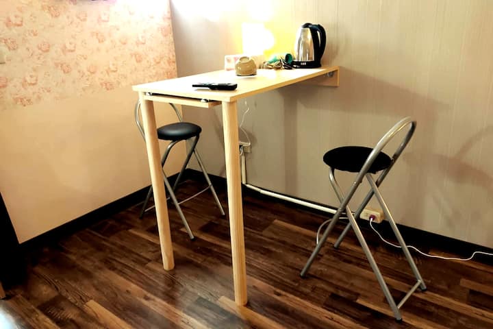 61912不用開車遊台南重要景點，近國華街600公尺，雙人套房有陽台附獨立洗衣機，有電梯 - Anping District