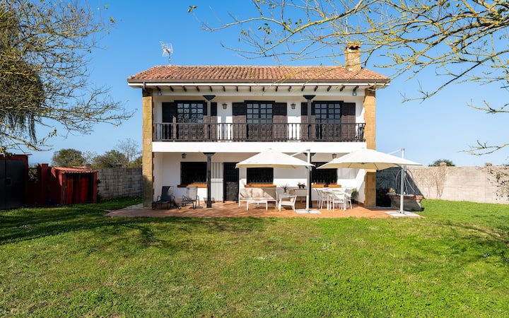 La Güeli: Maison Rurale Avec Vues Spectaculaires - Villaviciosa