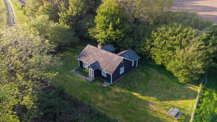 Shingle-clad Cottage By Coast With Mountain Views - Pembrokeshire