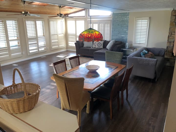 Spacious & Family Comfort Waterfront Near Beach - Hampton, VA
