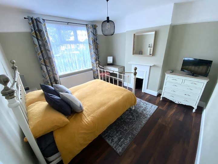 Spacious Apt Sleeps 4 Near Bournemouth Beach - Sandbanks