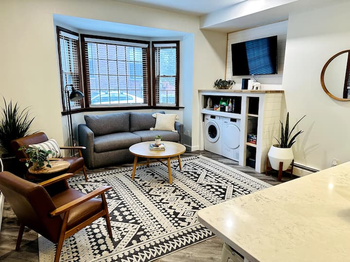 Completely Remodeled 2 Bedroom Apartment In Portland's West End - Cape Elizabeth, ME