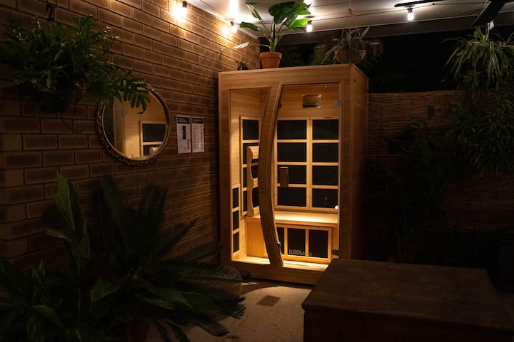 Ashwood Avenue: Alpine Escape With Sauna - Bright