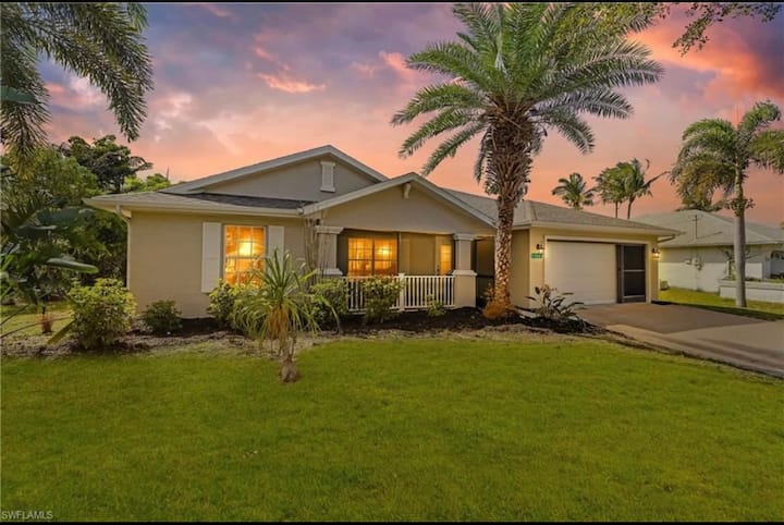 Peaceful Retreat: Heated Pool Villa In Cape Coral - Cape Coral, FL