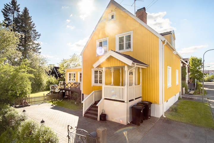 Charmig 1920-tals Villa, I Mysigt Område Nära City - Stockholm