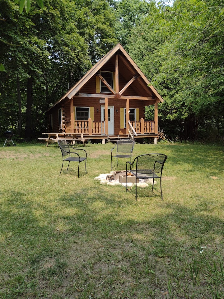 Log Cabin Sleeps 6  Convenient Location! - Washington Island, WI