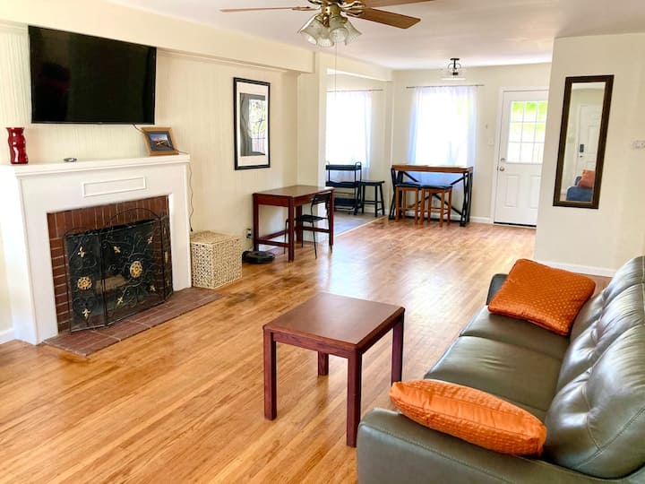 3-bedroom Home With Fenced Yard And A Lemon Tree - Sacramento, CA