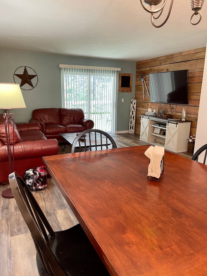 Cozy Corner 3 Bed/2 Bath Condo, No Stairs! - Branson West, MO