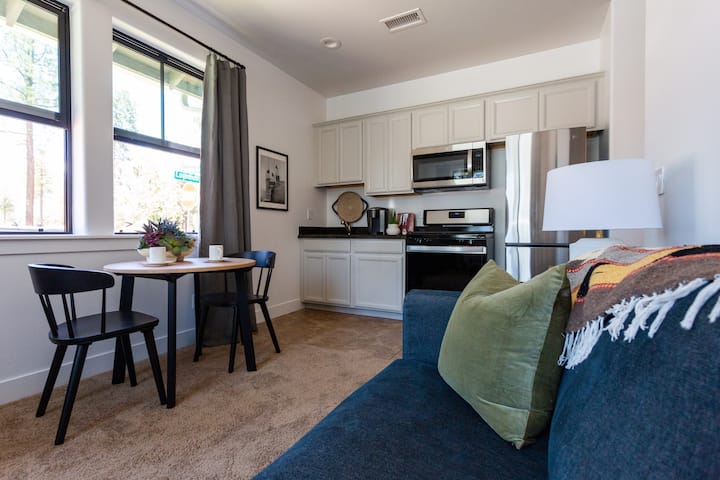 🌟Dark Sky, Queen Bd, Rails & Trails, Pet-friendly - Flagstaff, AZ