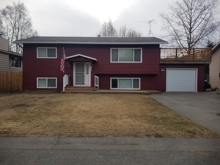 Comfortable 4 Bedroom Home In A Great Neighborhood - Long Lake, Anchorage