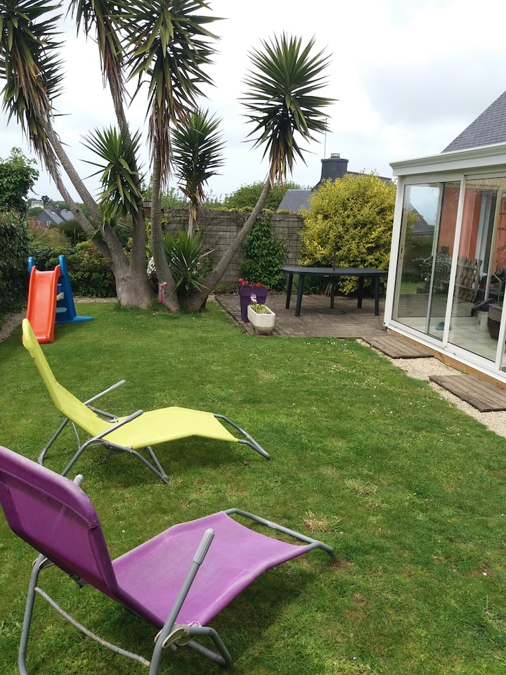 Maison Bord De Mer, Côte De Granit Rose. - Trélévern