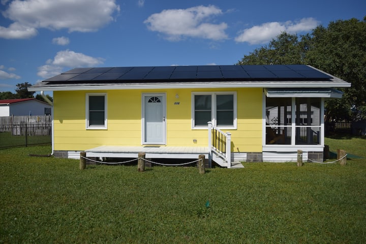 Little Yellow Beach Cottage. 3 Bed 2 Bath - Carolina Beach, NC