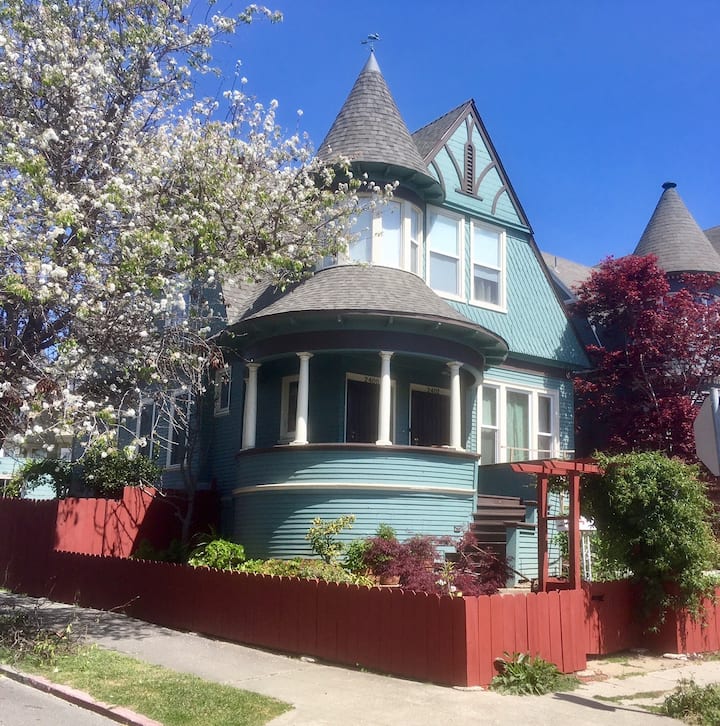 Large Two Bedroom Flat & Yard, Near San Francisco - Alameda, CA