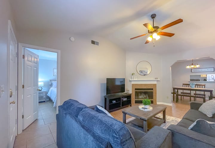 Reopening - Renovated The Cozy White Townhouse! - Tallahassee, FL