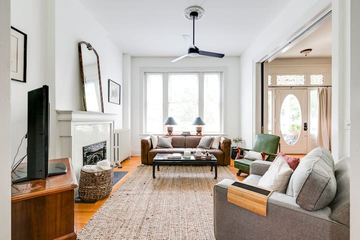 Cozy & Inviting Fan District Home - Richmond, VA