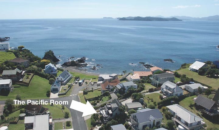 The Pacific Room,  Tapeka Point, Russell. - Russell