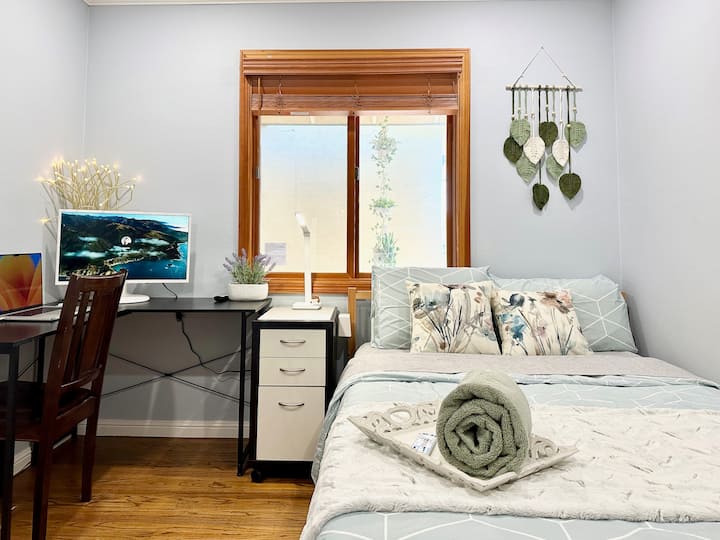 Cozy Room, Work Desk W/ 27” Monitor Near Los Gatos - San Jose