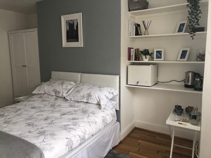 Comfortable Private Suite In Our Bath Home - Bath