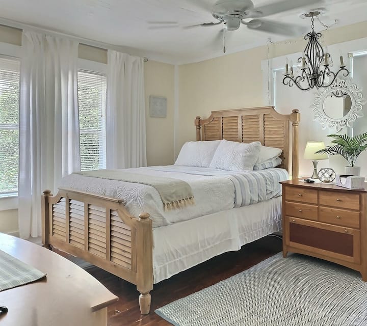 Key West Charm In Ft Myers- Historical Guest House - Fort Myers, FL