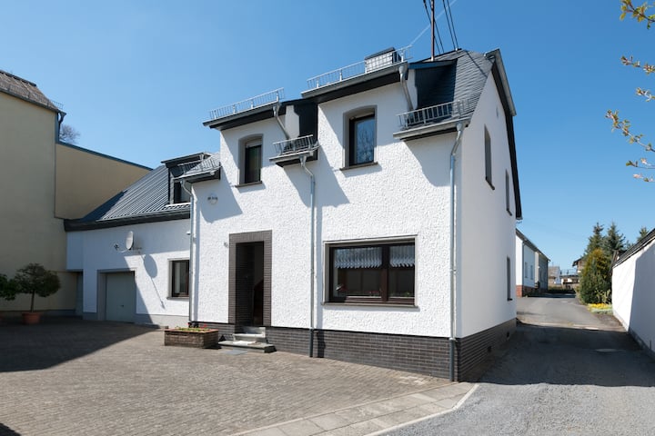 Ferienwohnung 2 Im Ferienhaus Bell Langenfeld - Mayen
