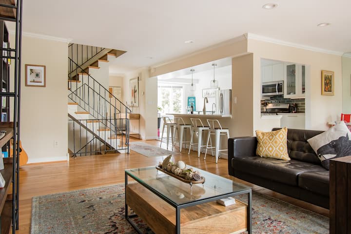 4 Br House With Bonus Standalone In-laws Suite - Alexandria, VA