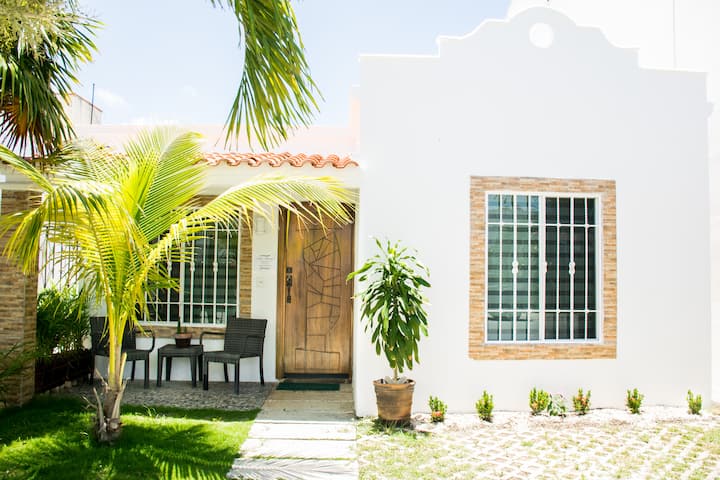 Casa Llena De Vida Con Estacionamiento Gratuito - Cancún