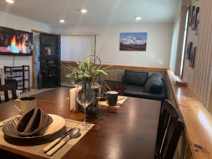 Cozy 2-bedroom Place With Parking On Premises - Alaska