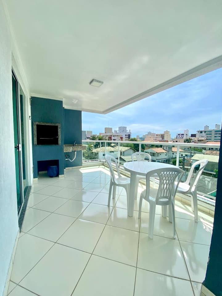 Apto Com Ampla Sacada, Churrasqueira E Wi-fi - Bombinhas