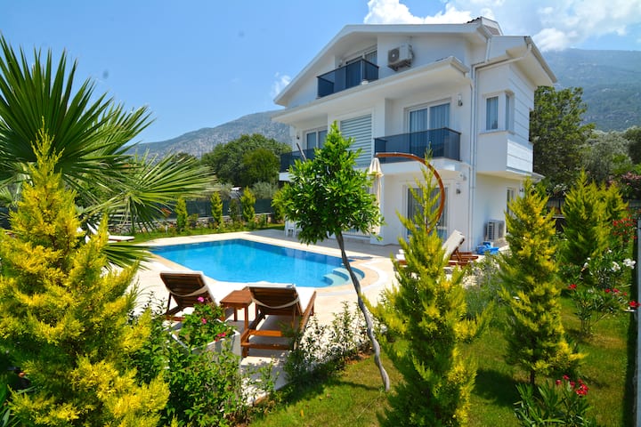 öLüdenizde Lüks 3+1 Havuzlu Villa City F - Hisarönü