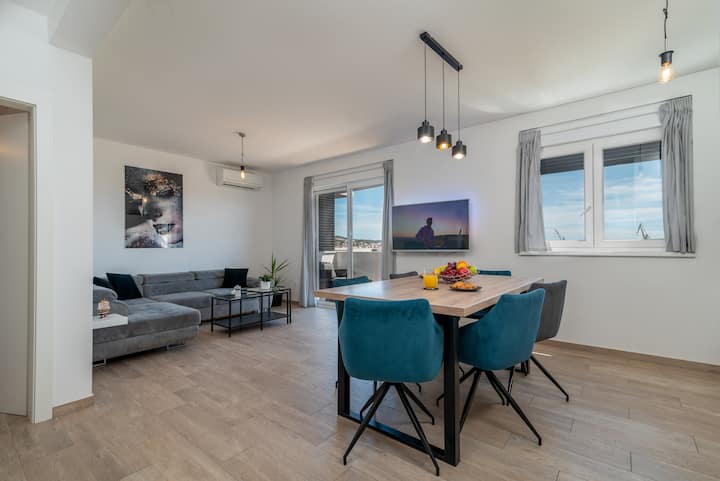 Apartman Cviki - New Apartmant, Good Location ☆☆☆ - Trogir