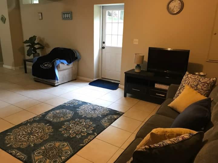 Charming 1 Bdrm Guest Place In E/stroudsburg - Stroudsburg, PA