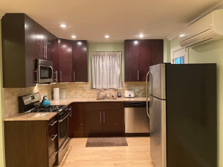 Private Parking And Best Location In The Bronx - The Bronx, NY