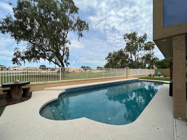 Heated Pool! Work/kid/pet Friendly! 3 Bed On Gc - Glendale, AZ