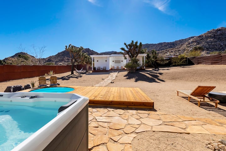 Mojave Crossing | Hot Tub • Cowboy Pool • Views - Joshua Tree, CA