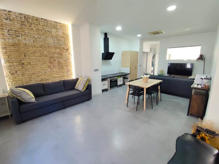 Sunny Terrace Modern Apartment, City Center - Torrent