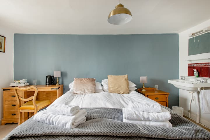 The Tree Inn: C13th Manor House & Coaching Inn - Bude