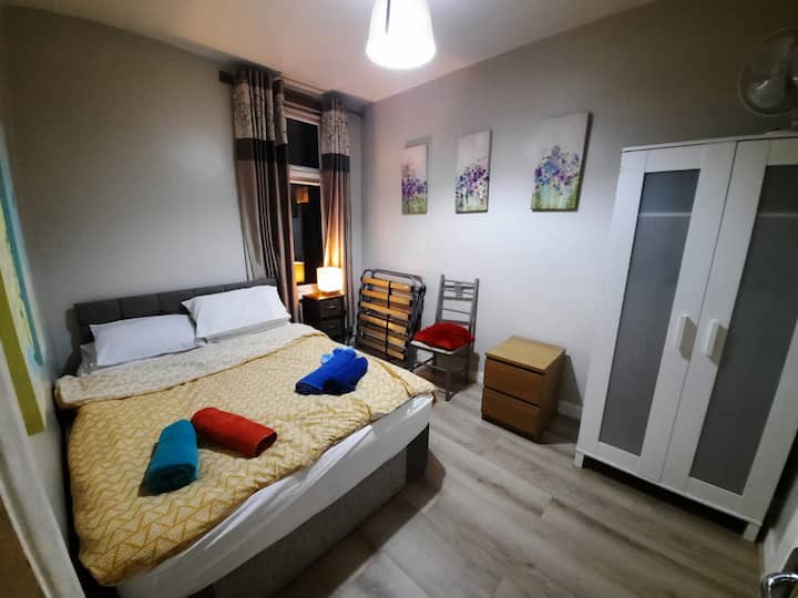 Ground Floor 2 Bedroom Garden Apartment - Leyton