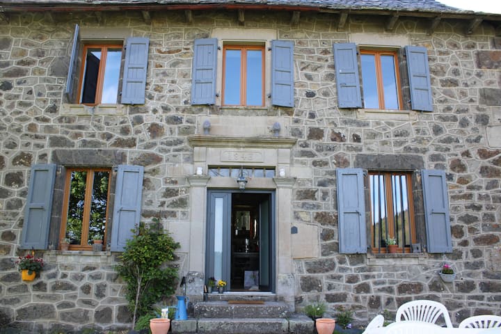 Maison Chaleureuse En Montagne Décorée Avec Soin - Vic-sur-Cère