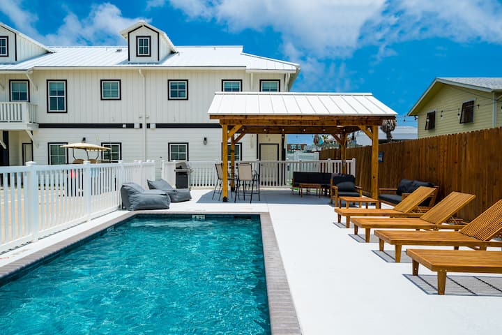 Coastal Chic Villa #2- Comfortable King Beds - Port Aransas, TX