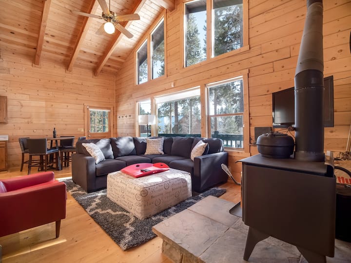 Relaxing Forest Retreat With A Private Hot Tub - Breckenridge, CO