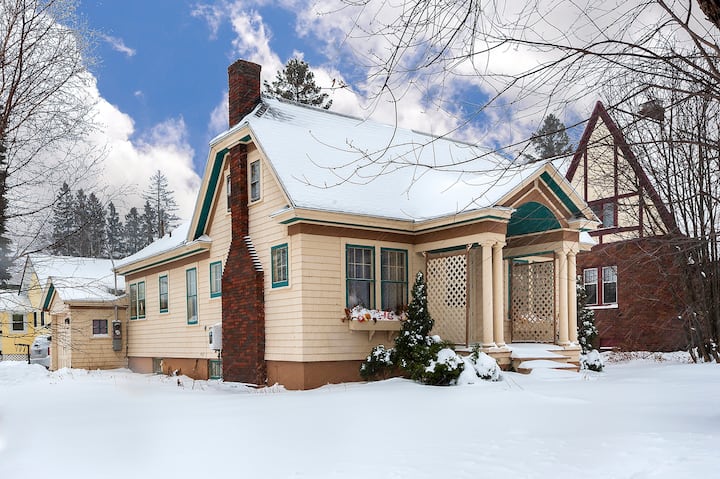 Comfy Homebase For Your Upper Peninsula Getaway - Ironwood, MI