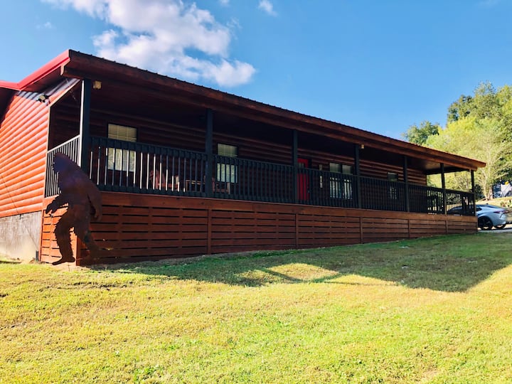 Cute & Roomy 4/2 With Hot Tub, Fp, Internet & More - Chattanooga, TN