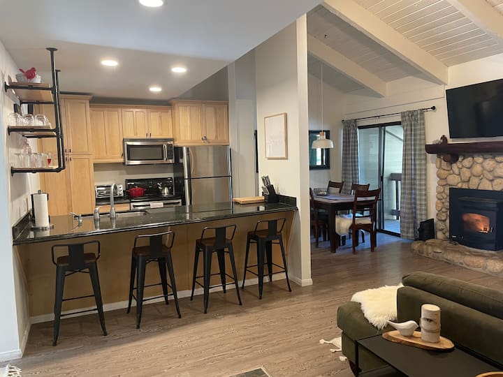 Alpine Escape W/ Hot Tub - 5 Minutes From Lifts - Mammoth Lakes, CA